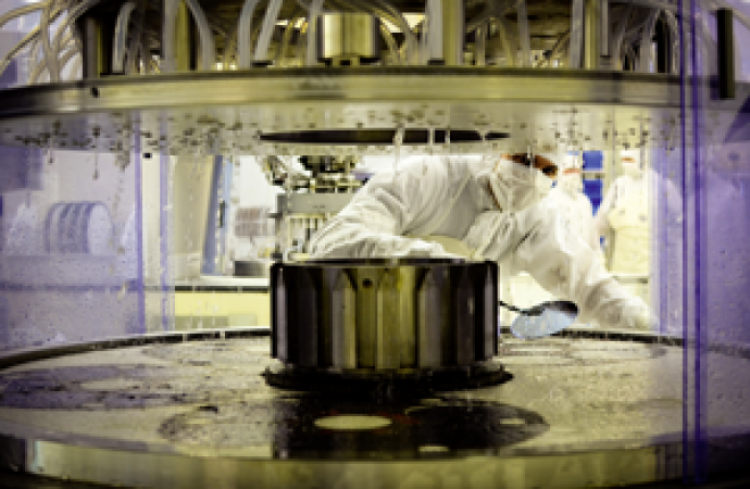 Pulling crystals for semiconductor technology | WOTech Technical Media ...